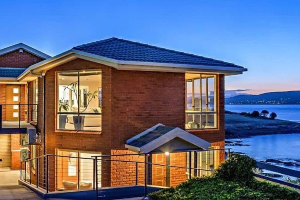 The Waterfront with views Tranmere 5 Bedrooms, Hobart – Aktualisierte ...