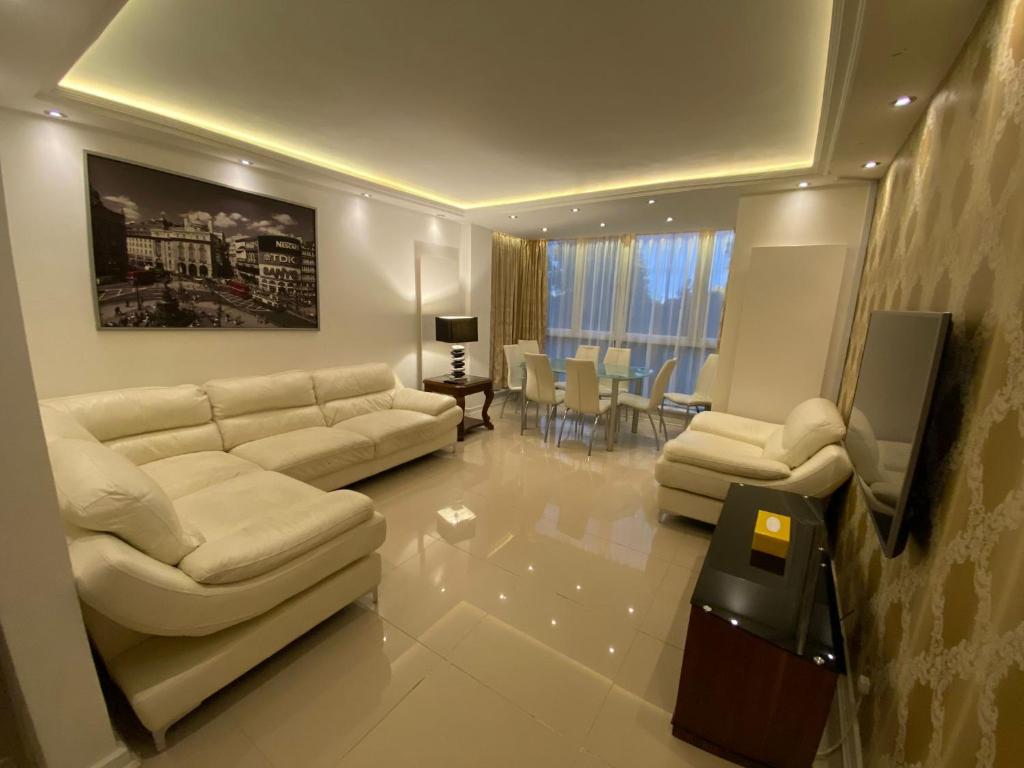 Lovely 2-bedroom flat facing Wimbledon Park, London (updated prices 2025)