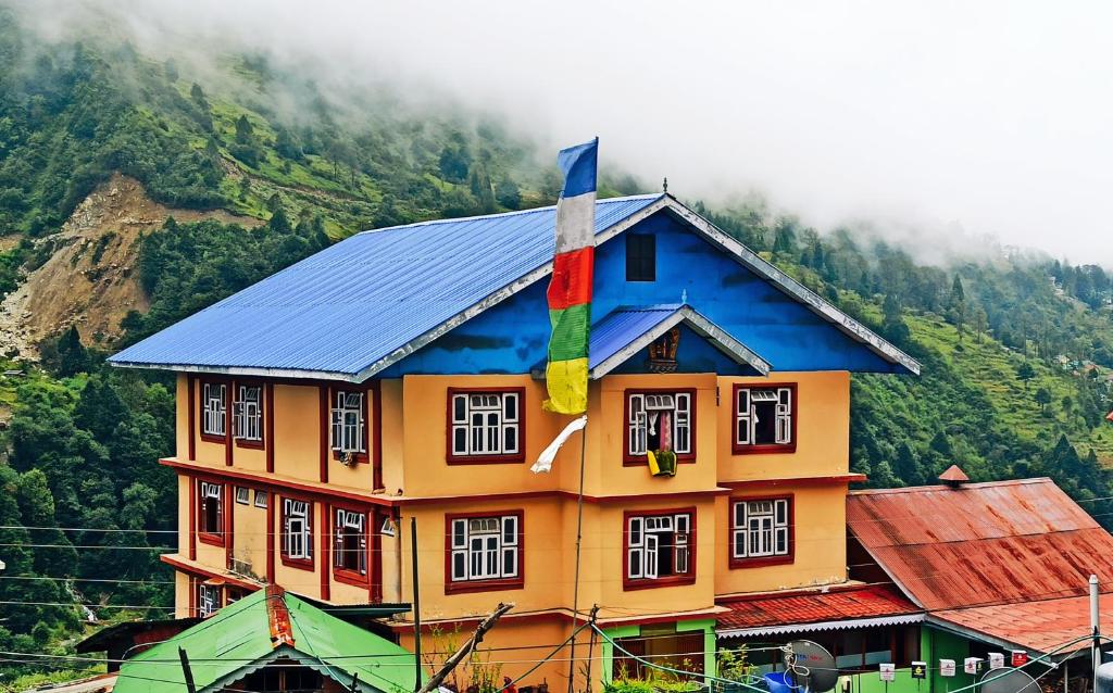 Rufina Norling Zimkhang, Lachung (updated prices 2026)