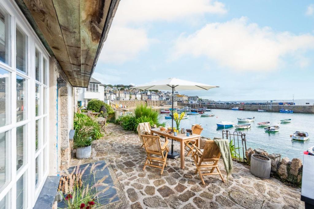 Tides Reach, Mousehole (updated prices 2025)