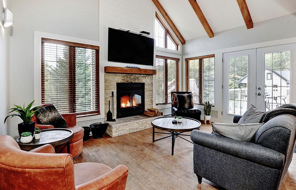 Chalet 03 Chemin Blanc by Les Chalets Alpins, Stoneham (updated prices ...