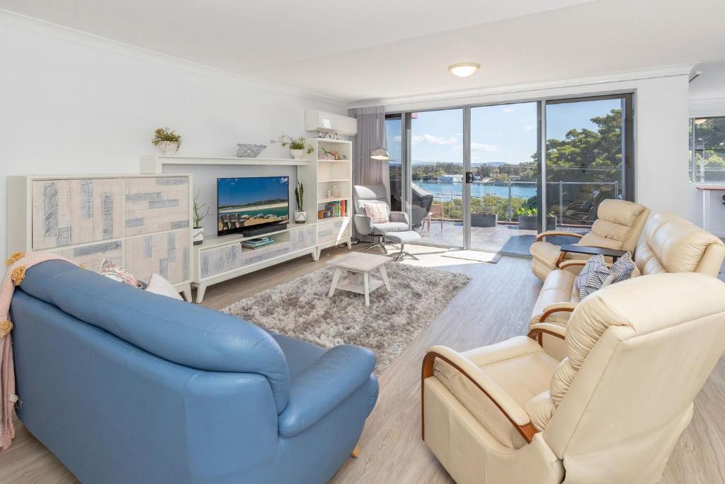 Lake Reflections, Forster (updated prices 2025)