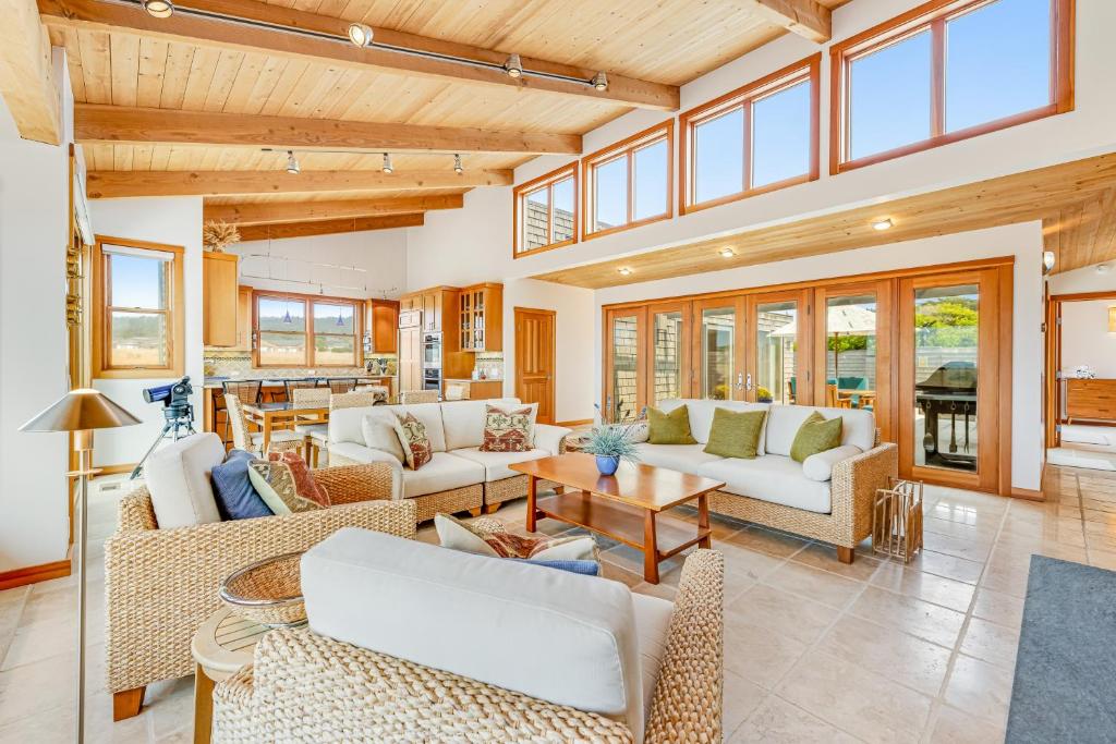 Ocean Phoenix, Sea Ranch (updated prices 2025)