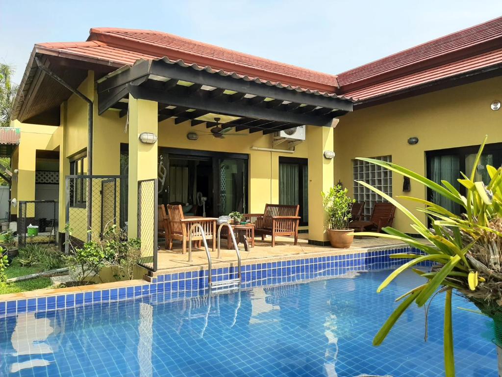 Thip´s Luxury Pool Villa Bali style, Bang Sare (harga terbaru 2024)