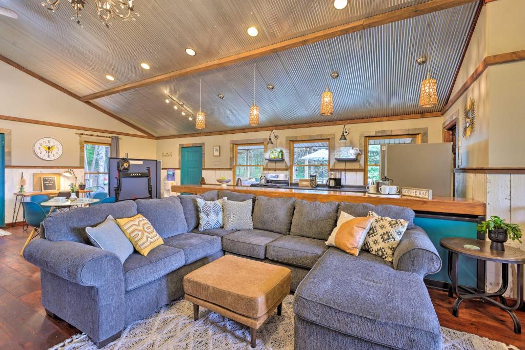 Pet-Friendly Outdoor Paradise with Grill, Decks, Thurman (updated ...