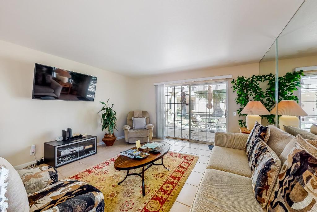 Spring into Oasis Permit #44022, Palm Springs (aktualisierte Preise für ...