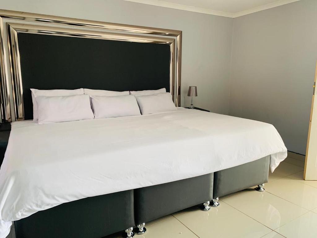 Tony Hill Manor House, Shirley (updated prices 2026)