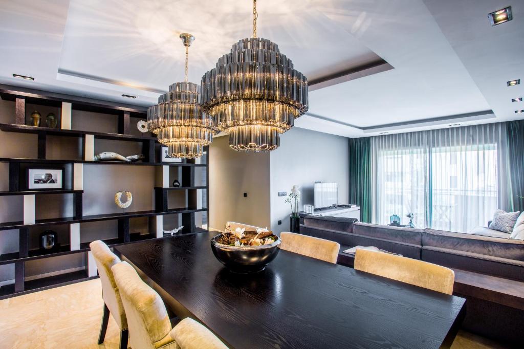 W-Aldorf, Casablanca (updated prices 2025)