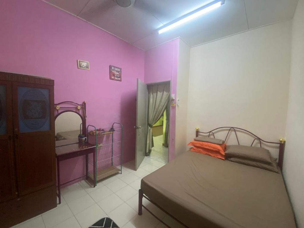 Homestay 3 BedRooms 2 toilets Bercham Raya Ipoh, Kampong Batu Lapan ...