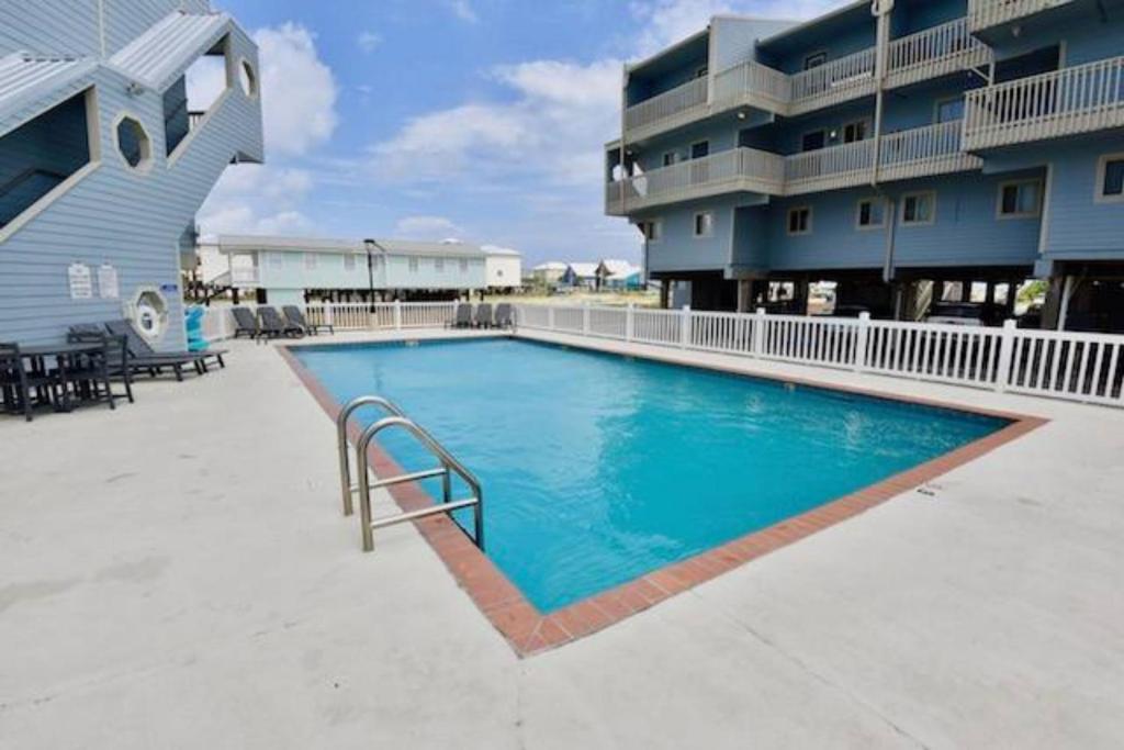 Summer House West B103 by Bender Vacation Rentals - SuiteTrails