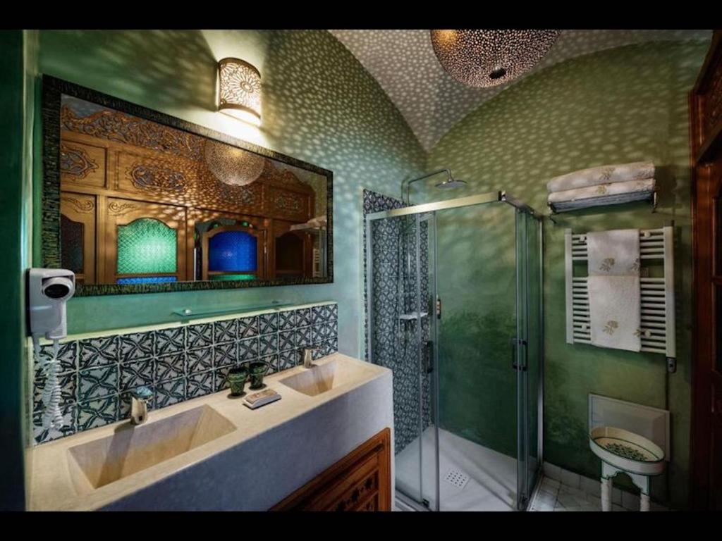 Room in Guest room - Riad Emma - deluxe room, Marrakech (precios ...