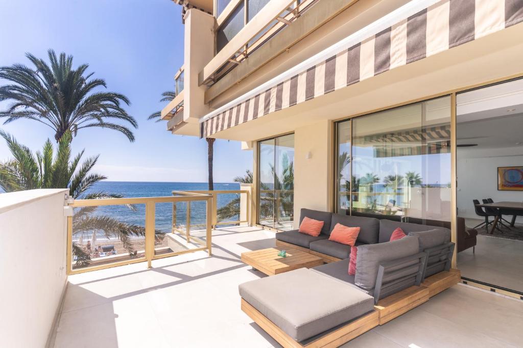 Great First line amazing terrace, Marbella (updated prices 2025)