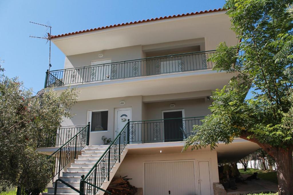 Gea - Εξοχική μεζονέτα με τεράστιο κήπο και αυλή., Nauplia (precios ...