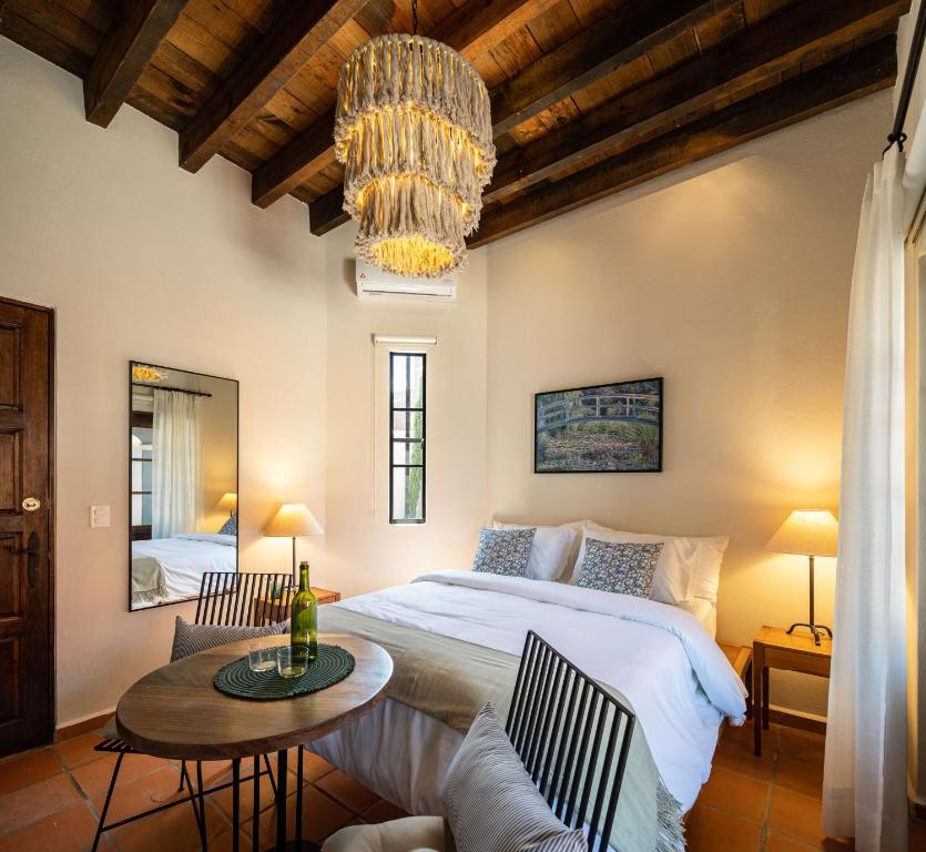 HOLT Incredible Private 4BR Country Casita Cottage - SuiteTrails