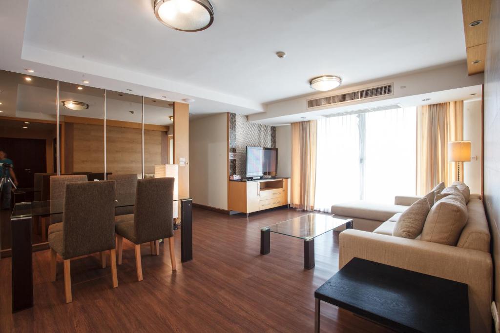 3A - 2 Bedroom Downtown Apartment with shared Pool, Bangkok (updated ...