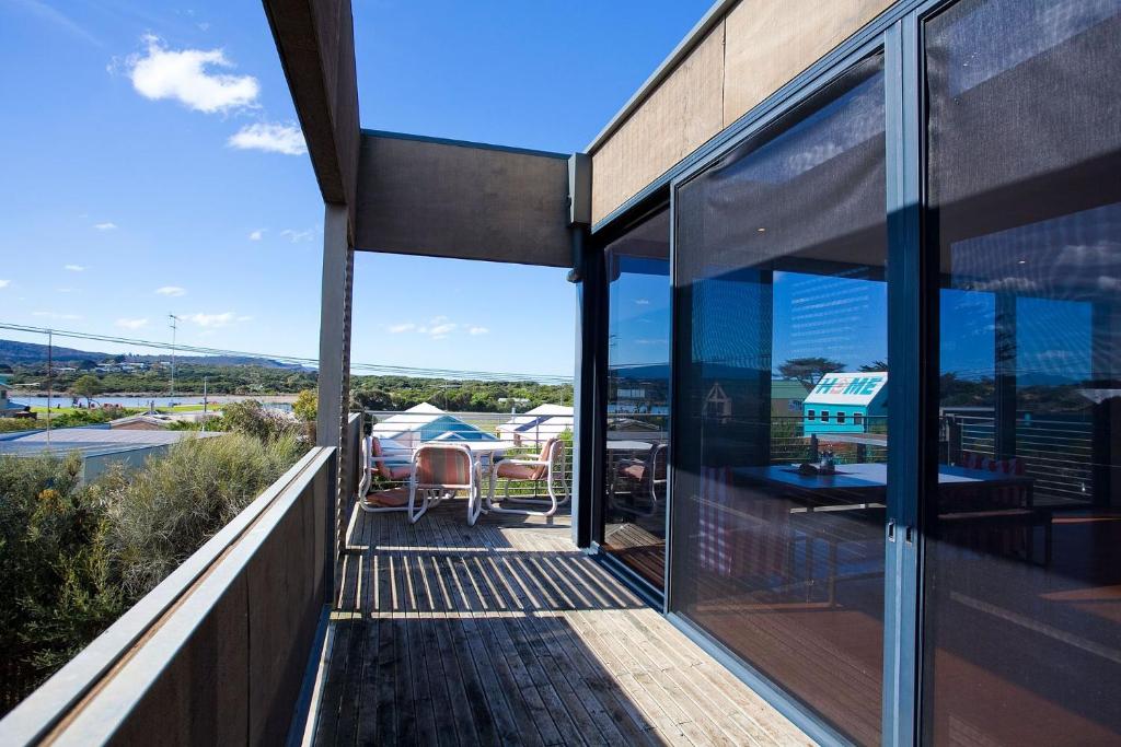 Debonair 1, Anglesea (updated prices 2024)