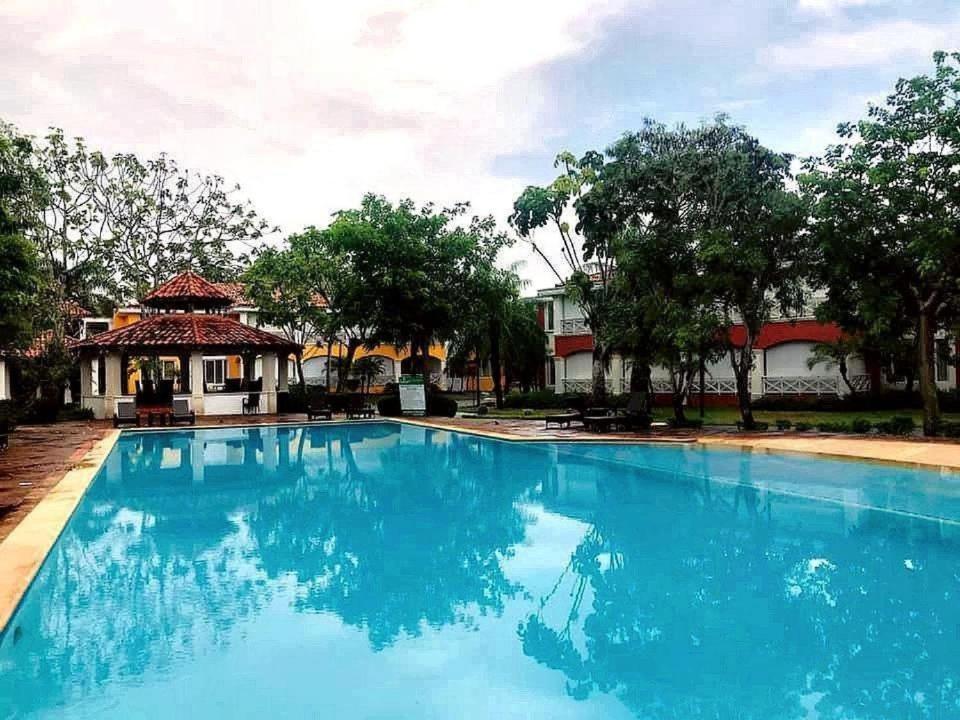 Las Brisas, Juan Dolio, 3 bedrooms, 3 Pools, Jacuzzi, Beach, Golf,Polo ...