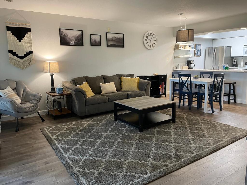New Owner Special/Newly Updated Beautiful Condo, Branson (updated ...
