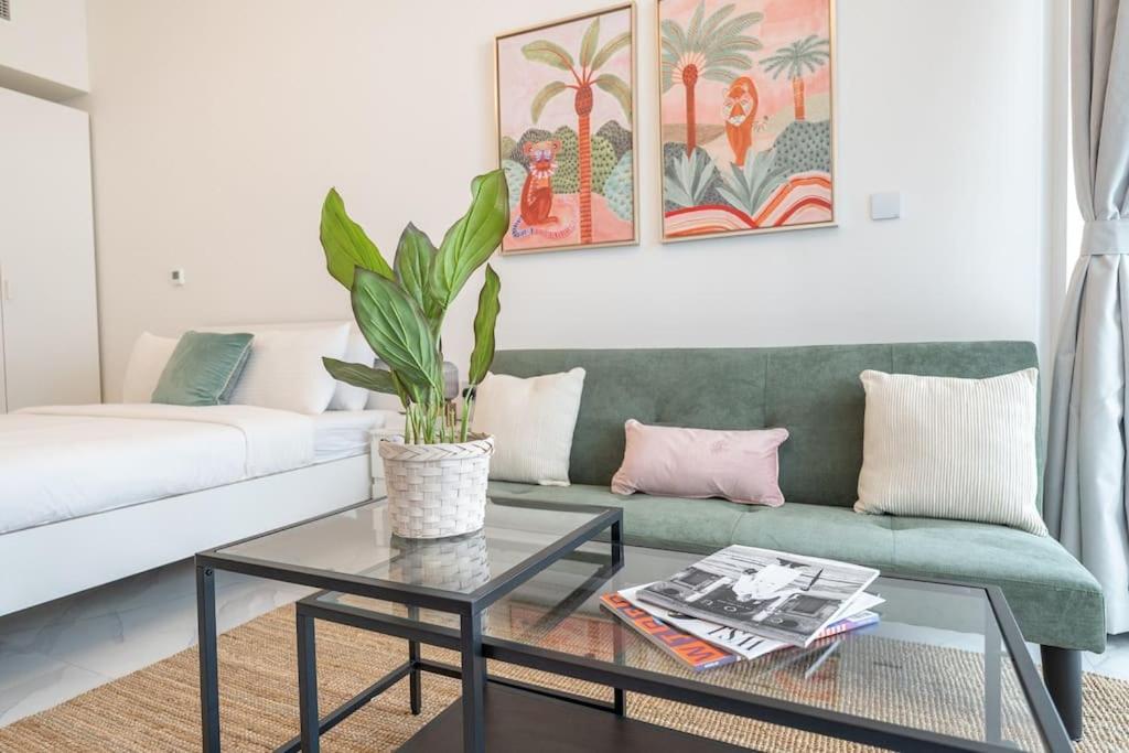 Lush apartment with Burj Khalifa and Canal view, Dubai – Updated 2023 ...