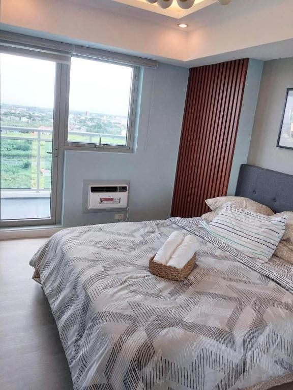 PROMO! Azure North SPACIOUS 1BR w Netflix & Pool, San Fernando ...