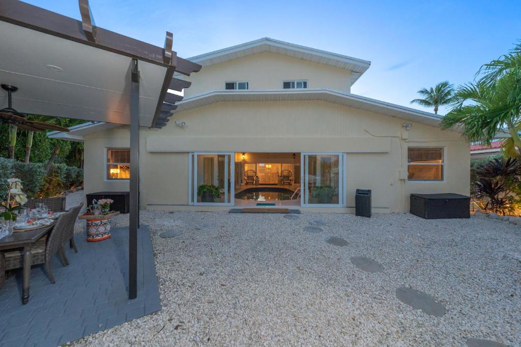 Harbor Hideaway 4bedroom 3Bathrooms Waterfront-Indoor Pool Home ...