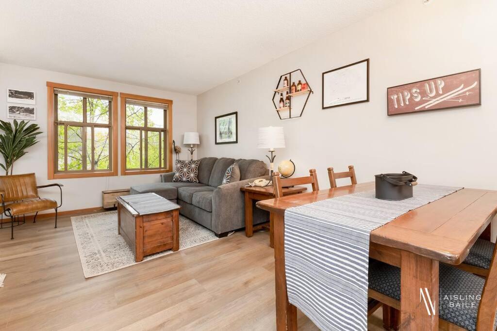 The Powder Nook, Hot Pools, Mile 1 Express Chair, Panorama (updated ...