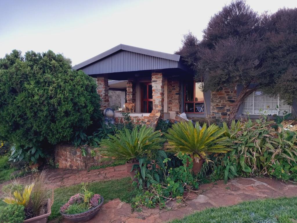 Goats Haven Guesthouse halfway between the Kruger and OR Tambo airport ...