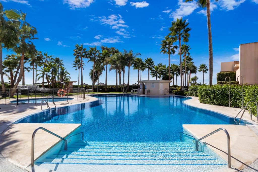 Beachfront Bahia La Plata private pool penthouse M13, Estepona – Aktualisierte Preise für 2024