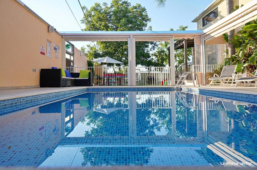 Vila Toscana, Shomera (updated prices 2025)