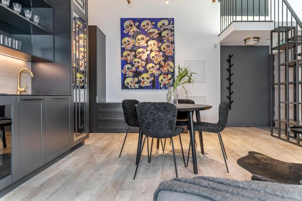 Artsy Exclusive Old Town Residence Gallery Walk, Vilnius (uppdaterade ...
