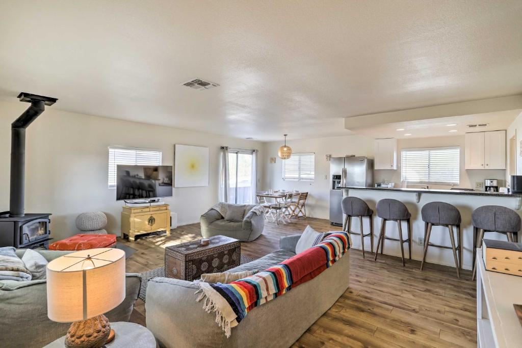 Sunny Oasis with Hot Tub about 11 Mi to Natl Park!, Yucca Valley ...