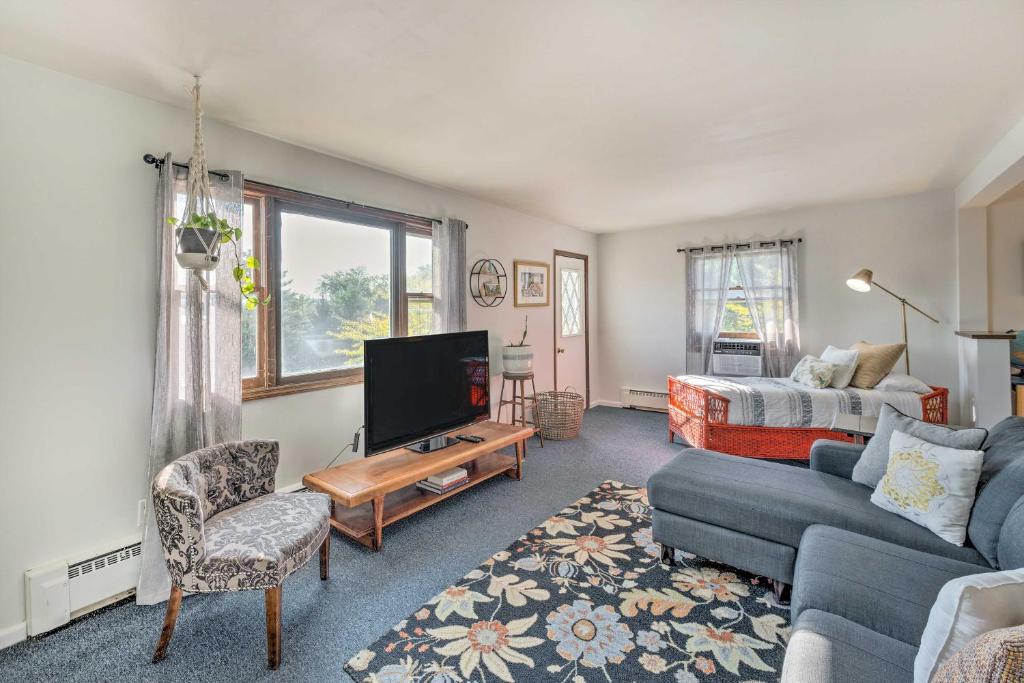 Williams Bay Getaway with Geneva Lake Views!, Lake Geneva (updated ...