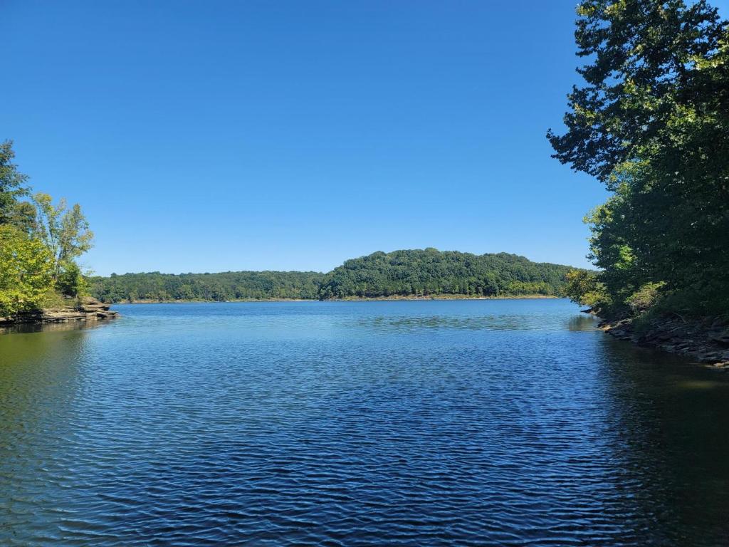 Beautiful Lakefront Cottage with Boat Dock, Lucas (aktualisierte Preise ...