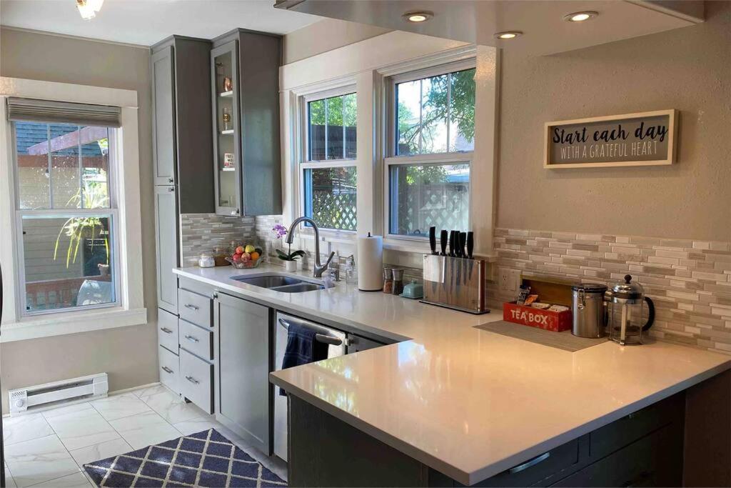 Cheerful 2-bdrm Bungalow In Midtown Eugene - University of Oregon, Eugene