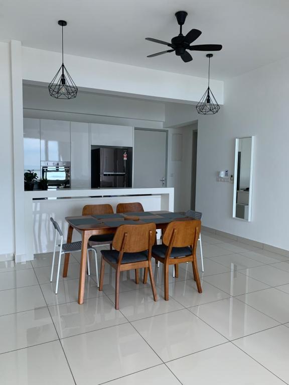 Jazz Service Suites 2 Bedroom 23-3 by Yen's Sojourn, Bagan Jermal ...
