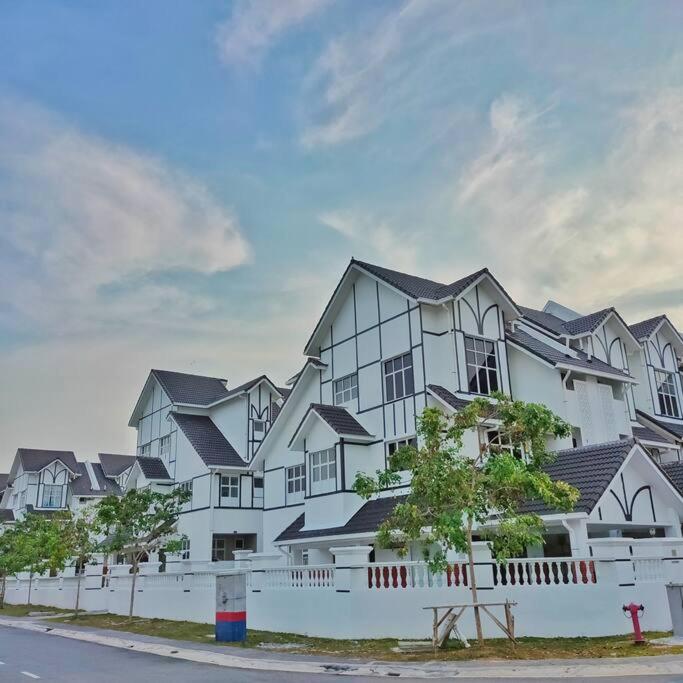 3 Storey Swimming Pool&Projector House Setia Alam, Shah Alam (updated ...