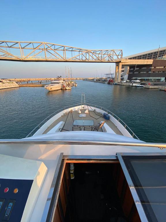 Amazing boat to sleep in Barcelona, Barcelona – Updated 2024 Prices