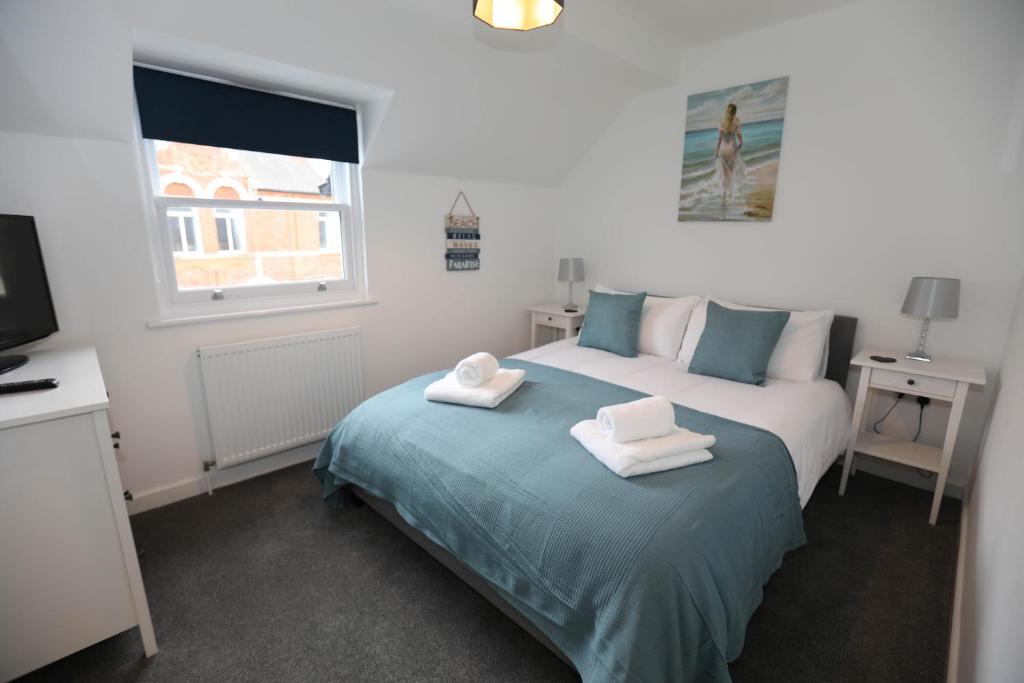 Exmouth - Apartment 2, Strand House - Modern 2 Bedroom Apartment ...