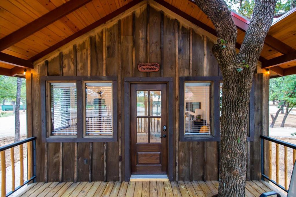 The Warbler Treehouse 15 MIn to Magnolia Baylor, Elm Mott (updated ...