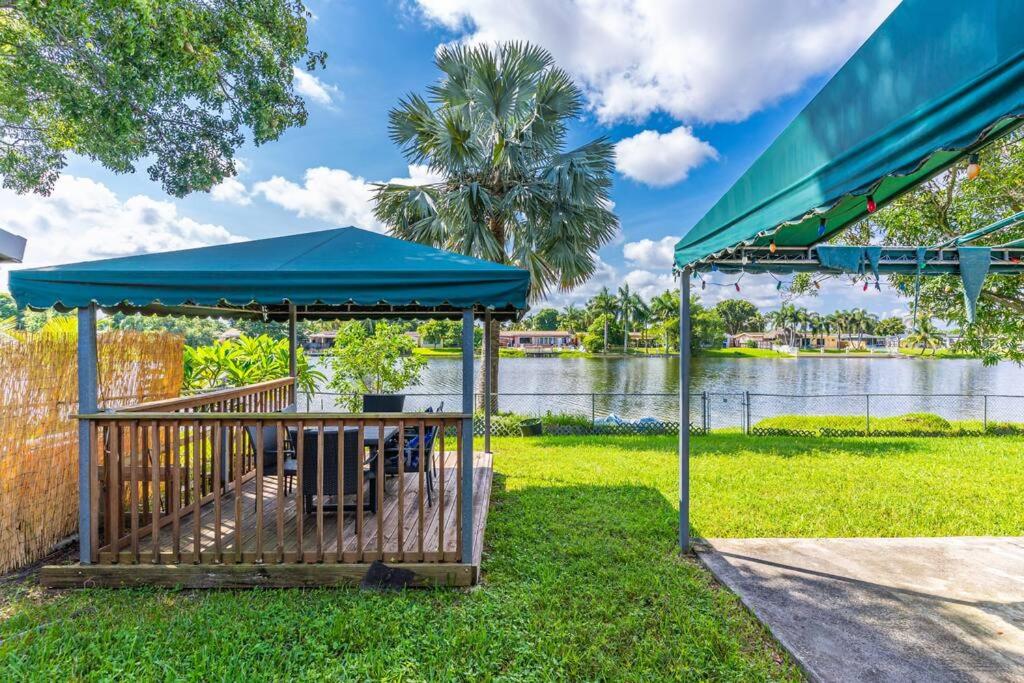 Private Lakefront Home in Miami/Pembroke, Pembroke Pines (updated ...