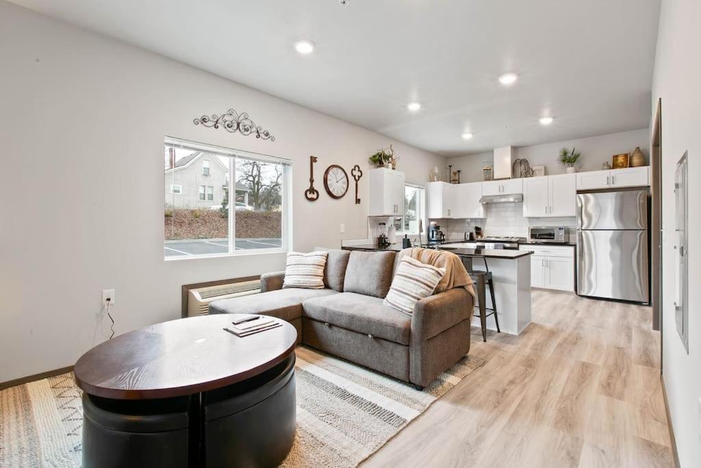 Full ADA Unit - 2 Bed 2 Bath Unit Near Downtown, Spokane (updated ...