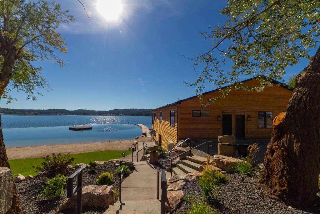 Gorgeous Triplex Unit With Spectacular Lake Views!, Valley (updated ...
