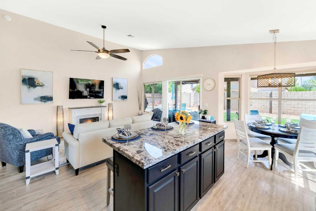 Luxe Gilbert Oasis - Close to Spring Training, Gilbert (updated prices ...