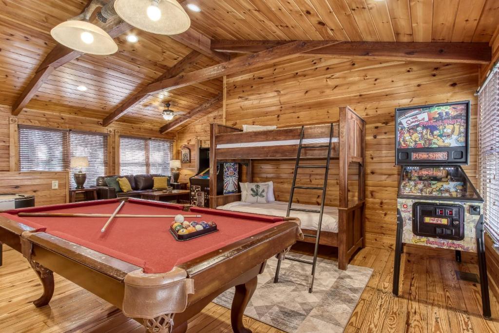 Ferienhaus Sleep 10 in this Hot Tub Cabin! Game Room! (USA Gatlinburg ...