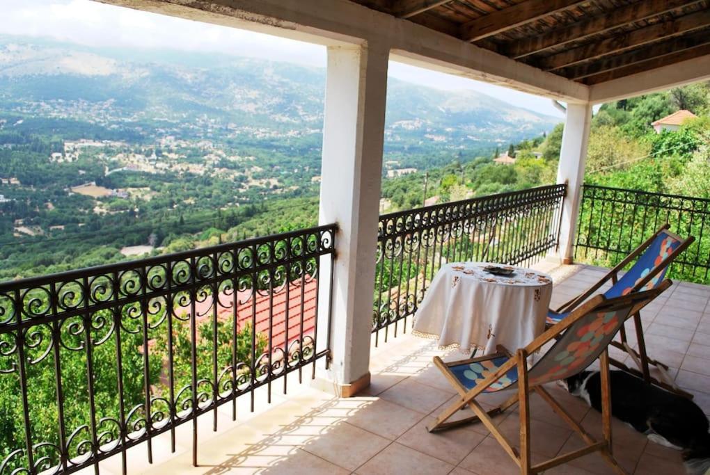 Vintage relaxing Villa with garden & amazing view!, Ferendináta ...