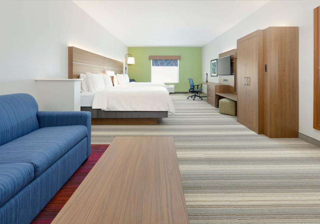 Holiday Inn Express & Suites - Denton North, an IHG Hotel, Denton
