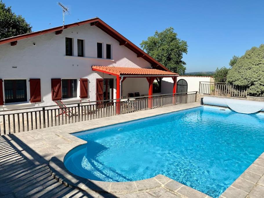 Magnifique villa Basque avec piscine à la campagne, Urt – Precios ...