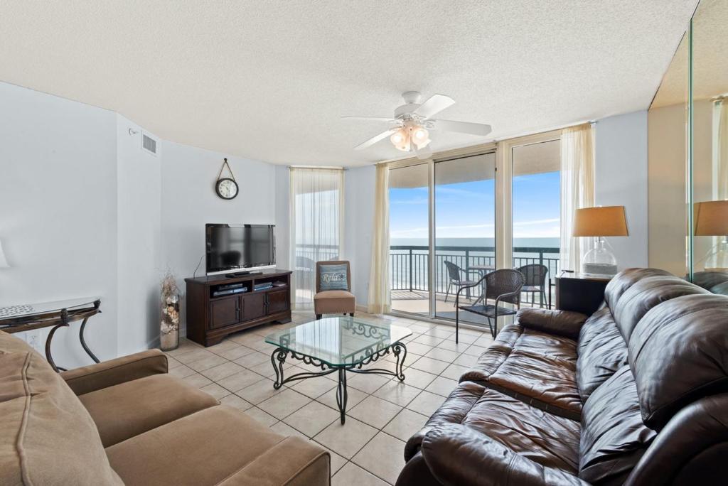 Comfortable 4-bedroom, 3-bathroom oceanfront condo, Crescent Beach ...