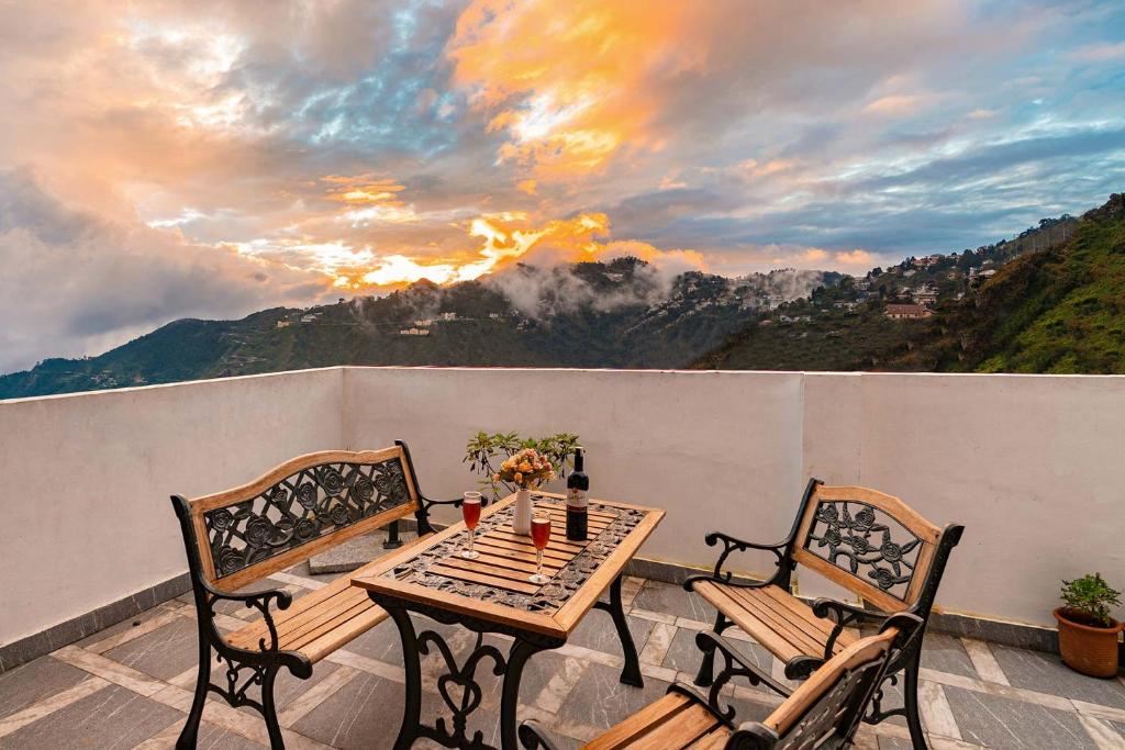 StayVista at Arncliff Villa, Mussoorie – Updated 2022 Prices