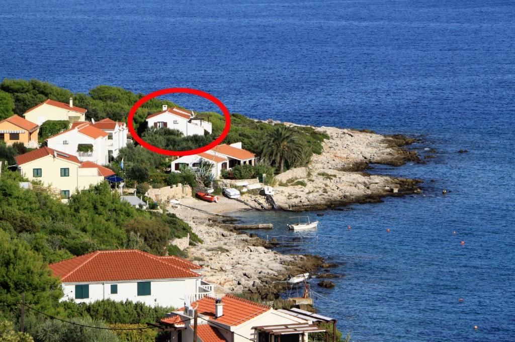 Apartments by the sea Milna, Vis - 8946, Rukavac – Aktualisierte Preise ...
